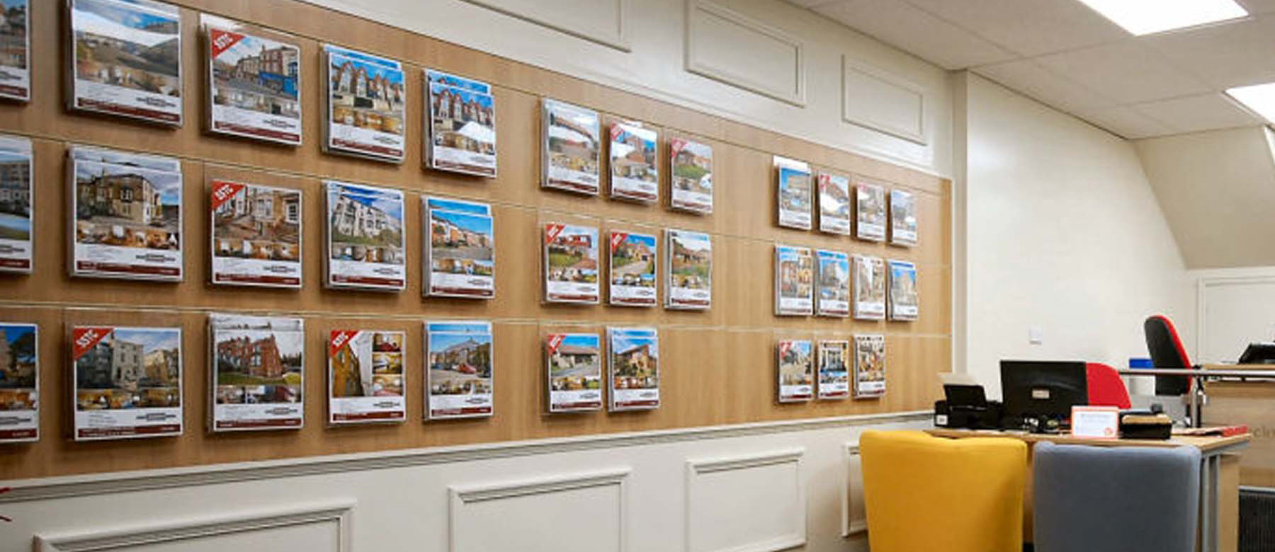 Slatwall Displays - Signs Display